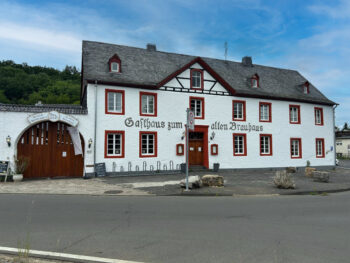 NEU: Historischer Vierkanthof mit Gastronomie-, Hotelbetrieb und ...